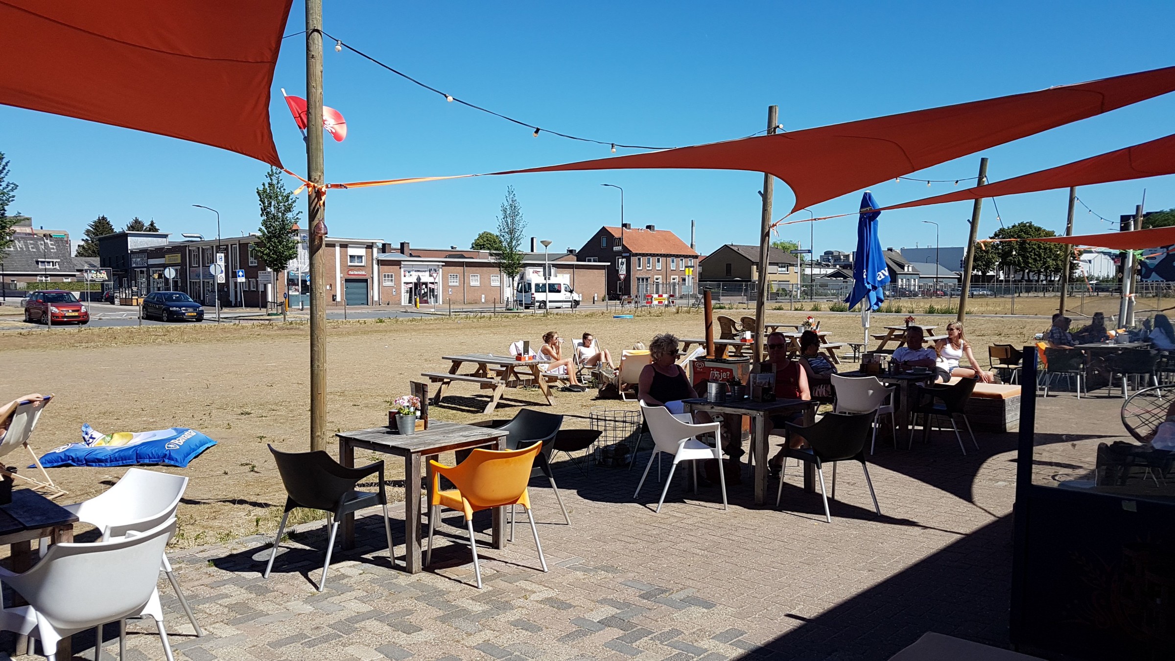 Weerwoord | Terrasje aan een zandbak