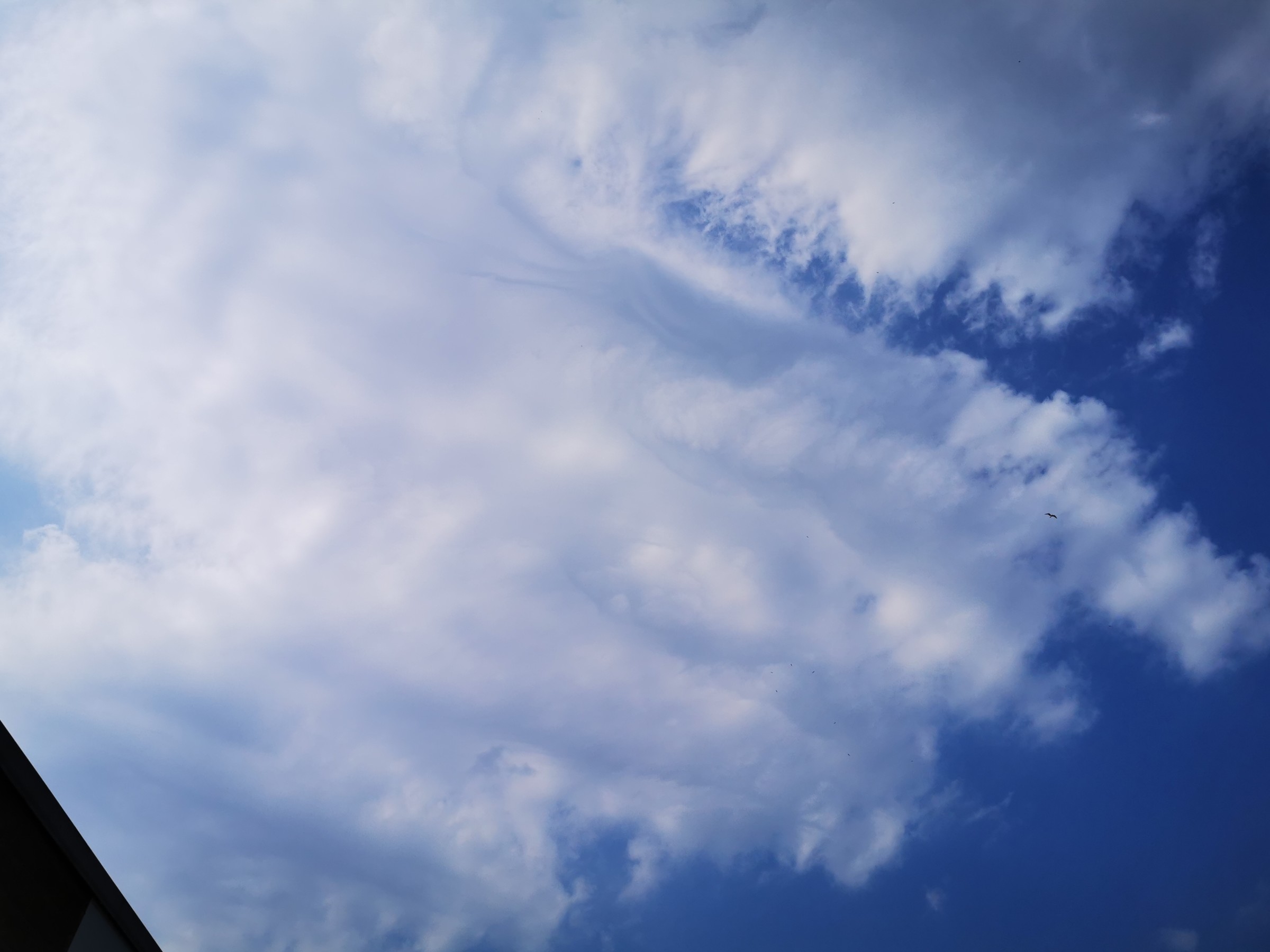 Weerwoord | 10 minuten geleden nog onbewolkt,..