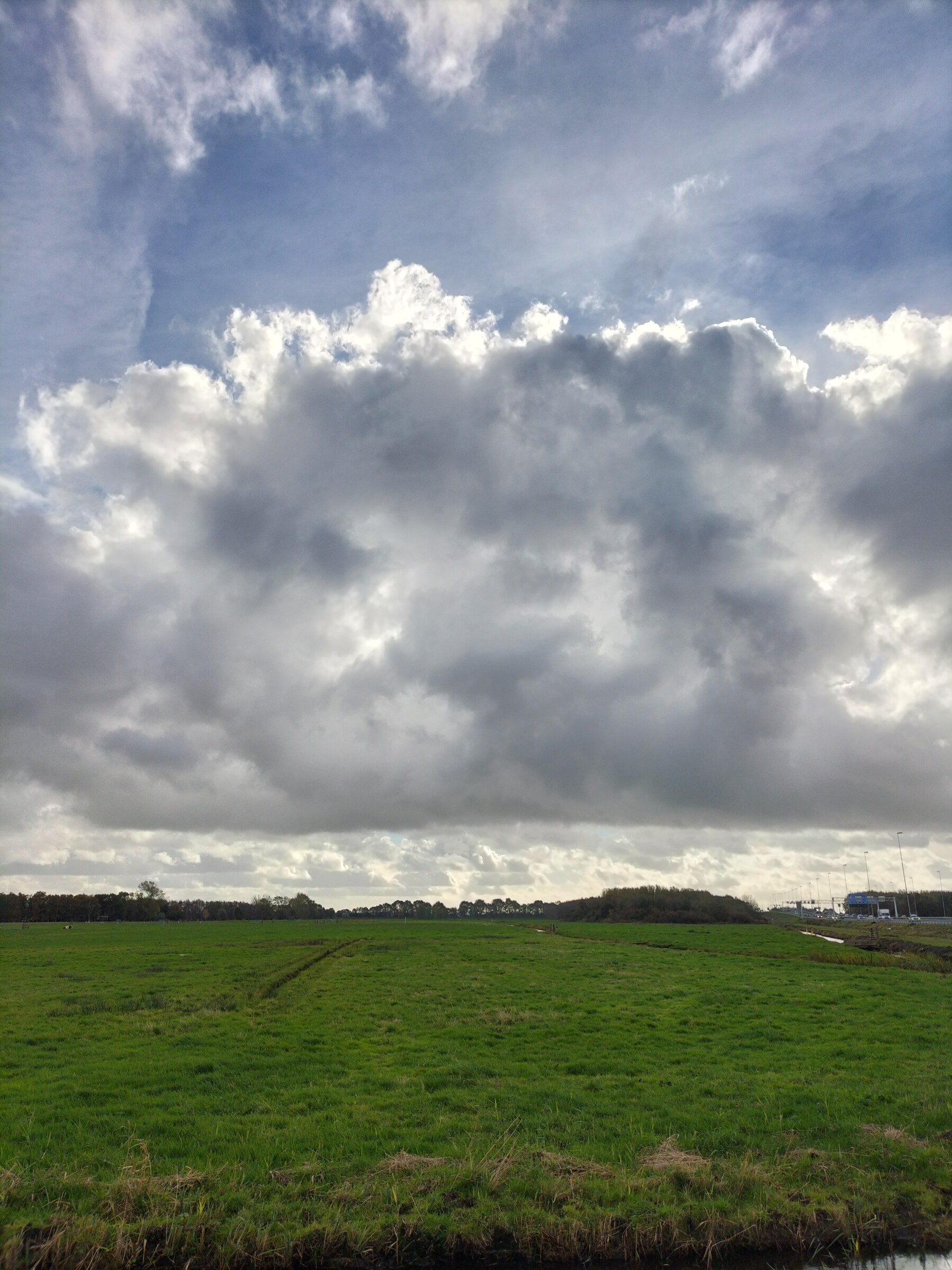 Weerwoord | Winderig, maar wel mooie luchten. :)